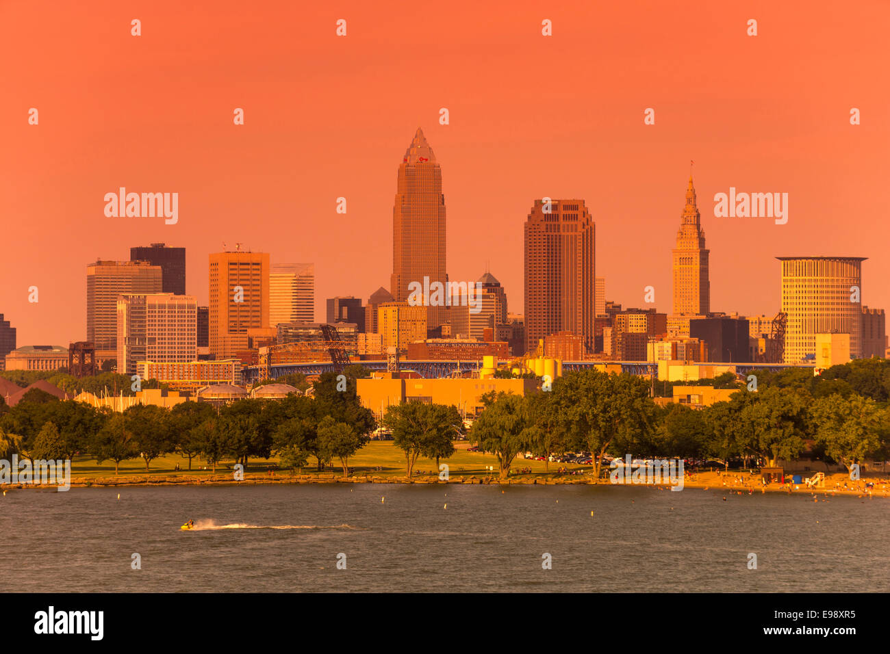 DOWNTOWN SKYLINE CLEVELAND LAKE ERIE CUYAHOGA COUNTY OHIO USA Stock ...