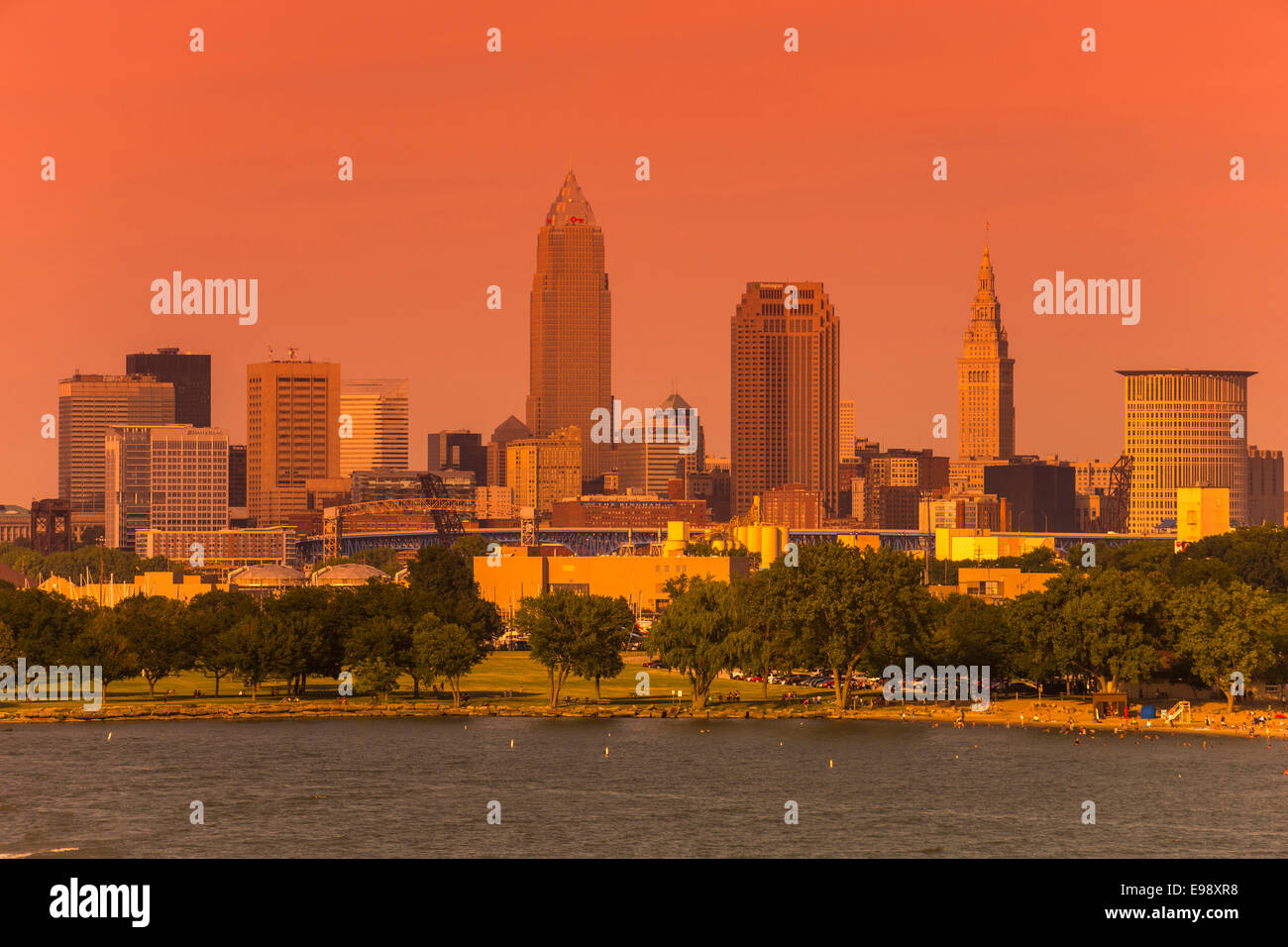 DOWNTOWN SKYLINE CLEVELAND LAKE ERIE CUYAHOGA COUNTY OHIO USA Stock ...