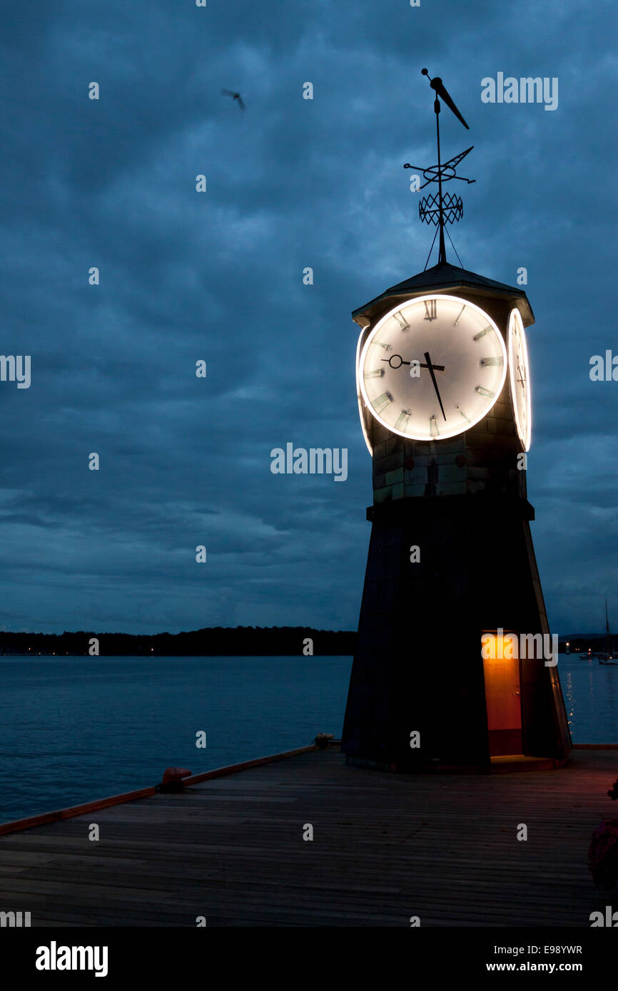 Magical light of the clock tower at mystic dusk in harbor. Oslo ...
