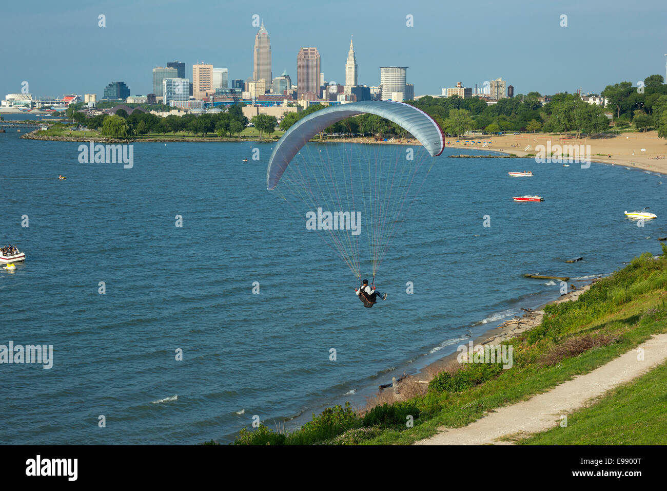 PARAGLIDER DOWNTOWN SKYLINE EDGEWATER PARK CLEVELAND LAKE ERIE CUYAHOGA ...