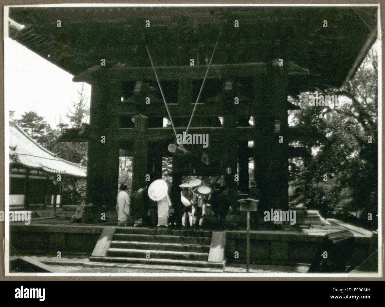 Japan historic bell hi-res stock photography and images - Alamy