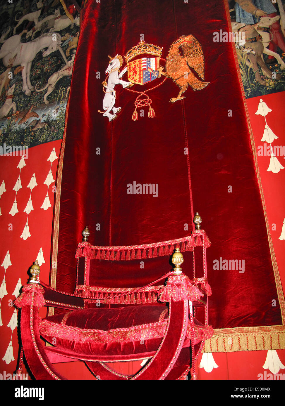Queens throne hi-res stock photography and images - Alamy