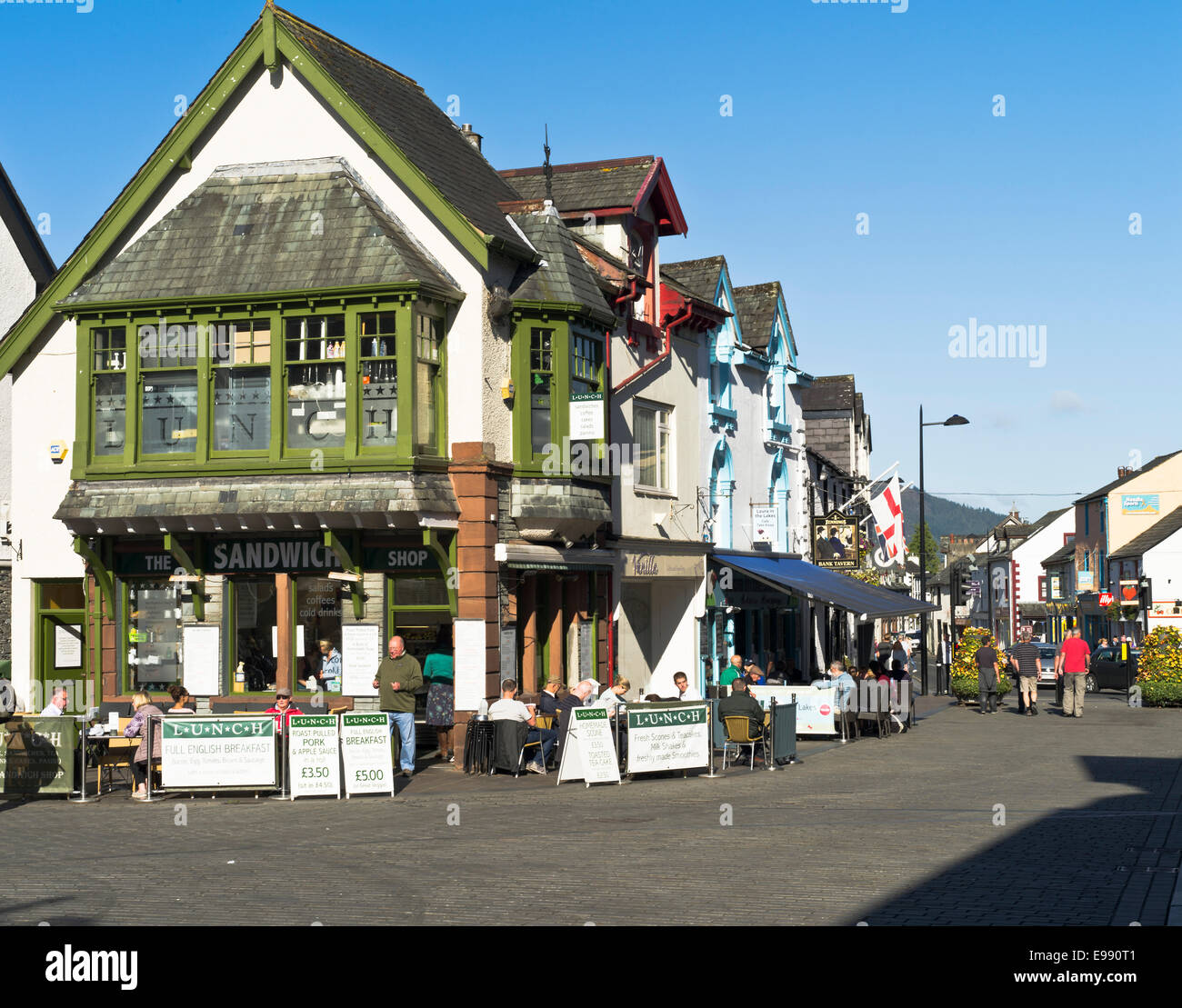 dh The Sandwich Shop KESWICK LAKE DISTRICT Tourists sitting outside ...