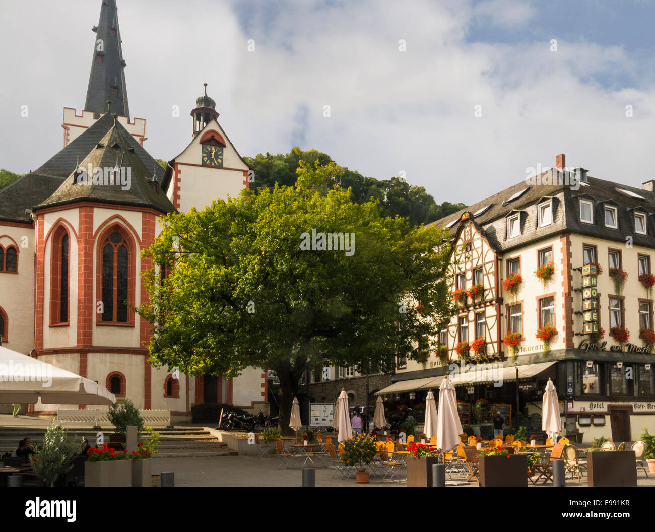 Centre of attractive village of St Goar with Parish Church Middle Rhine ...