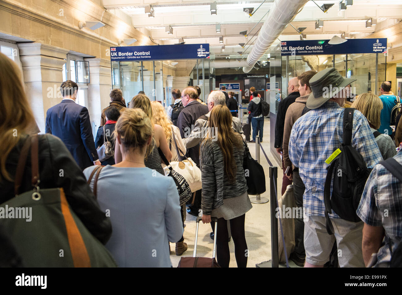 UK border control at Gare du Nord, Eurostar, Paris Stock Photo - Alamy