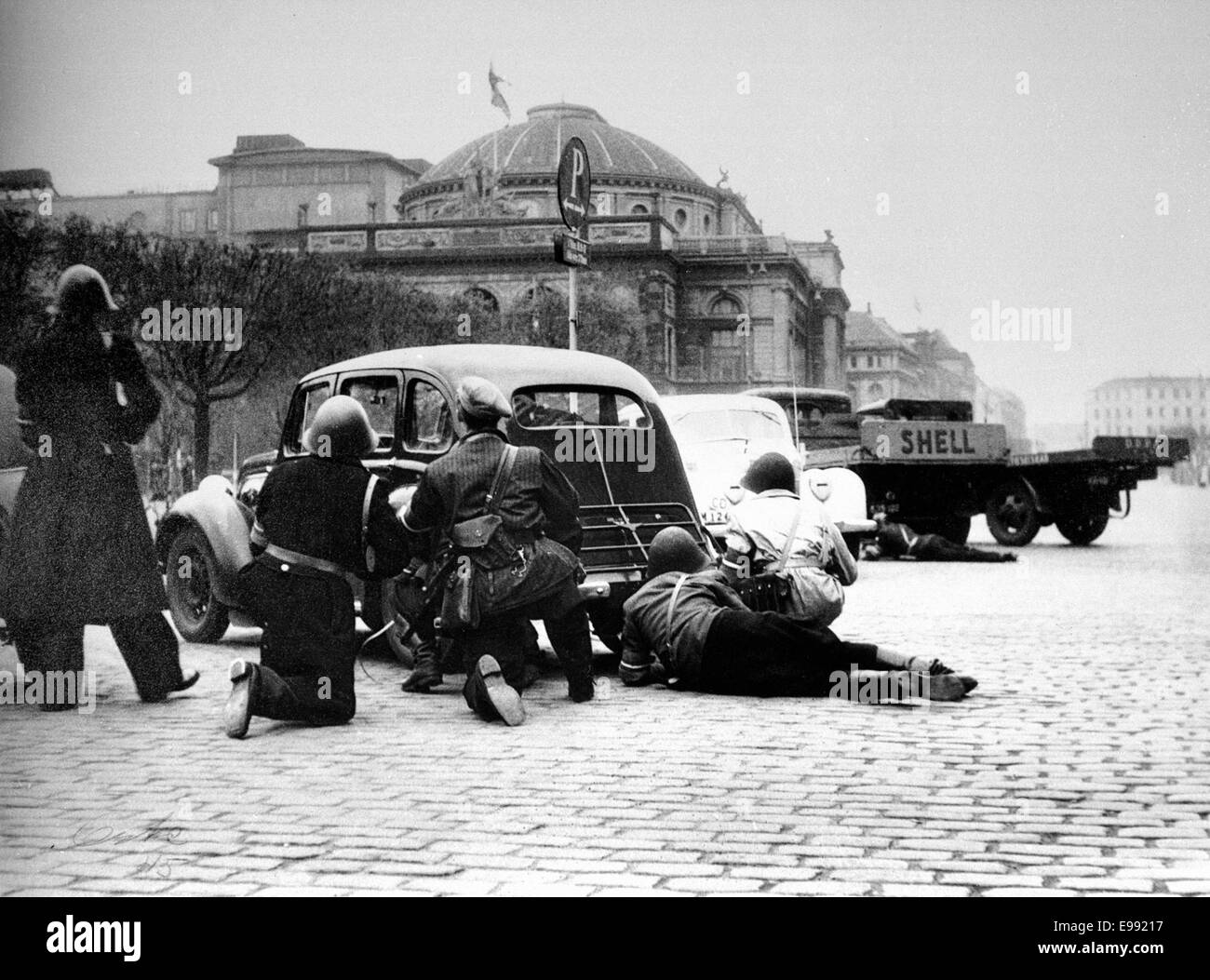 This photograph shows freedom fighters gathered at Kongens Nytorv ...