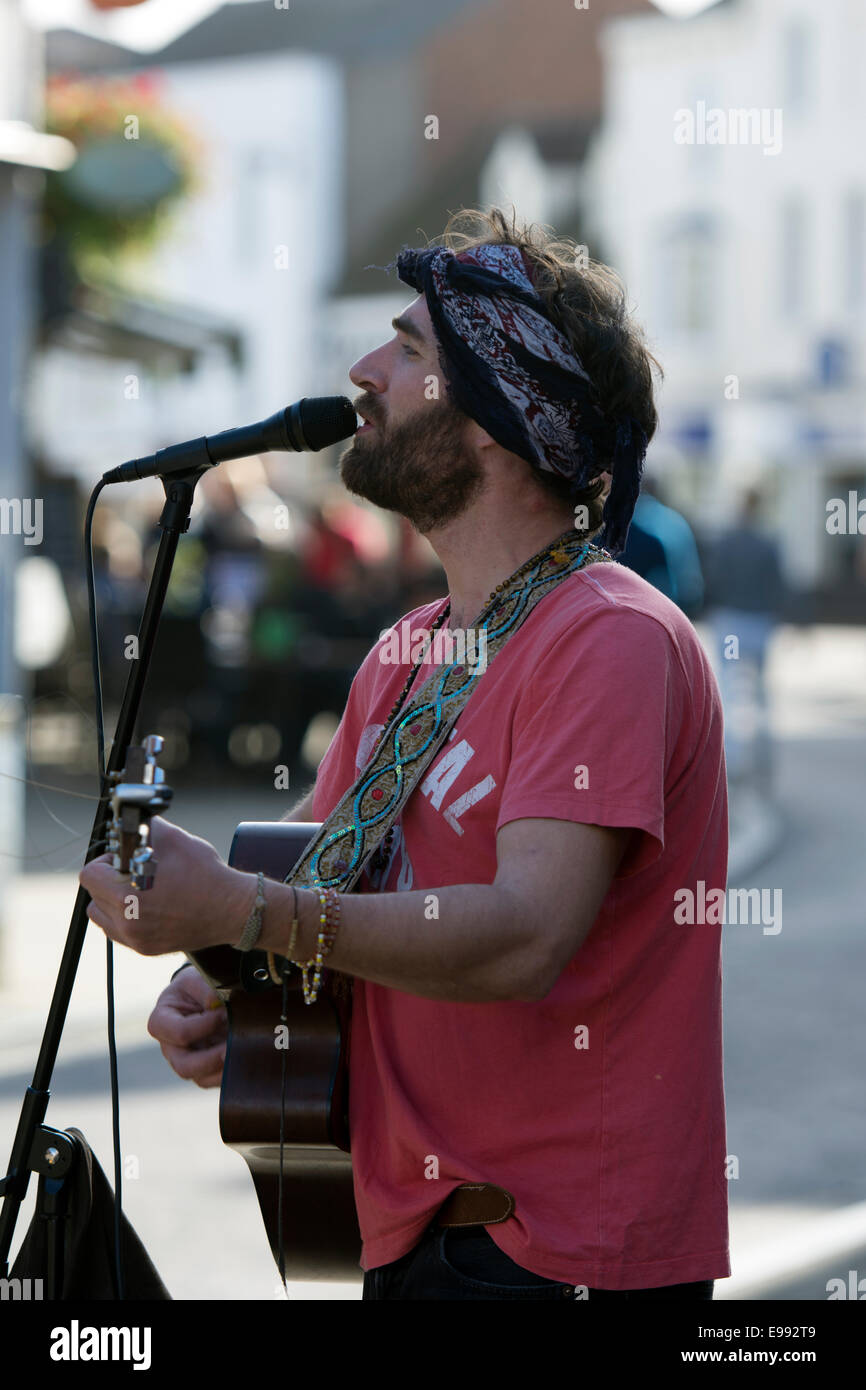 Busker guitar male hi-res stock photography and images - Alamy