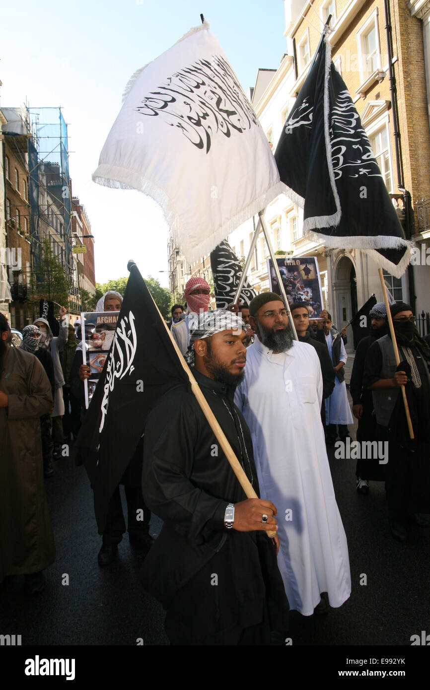 Muslims Against Crusades protests outside the American Embassy in ...