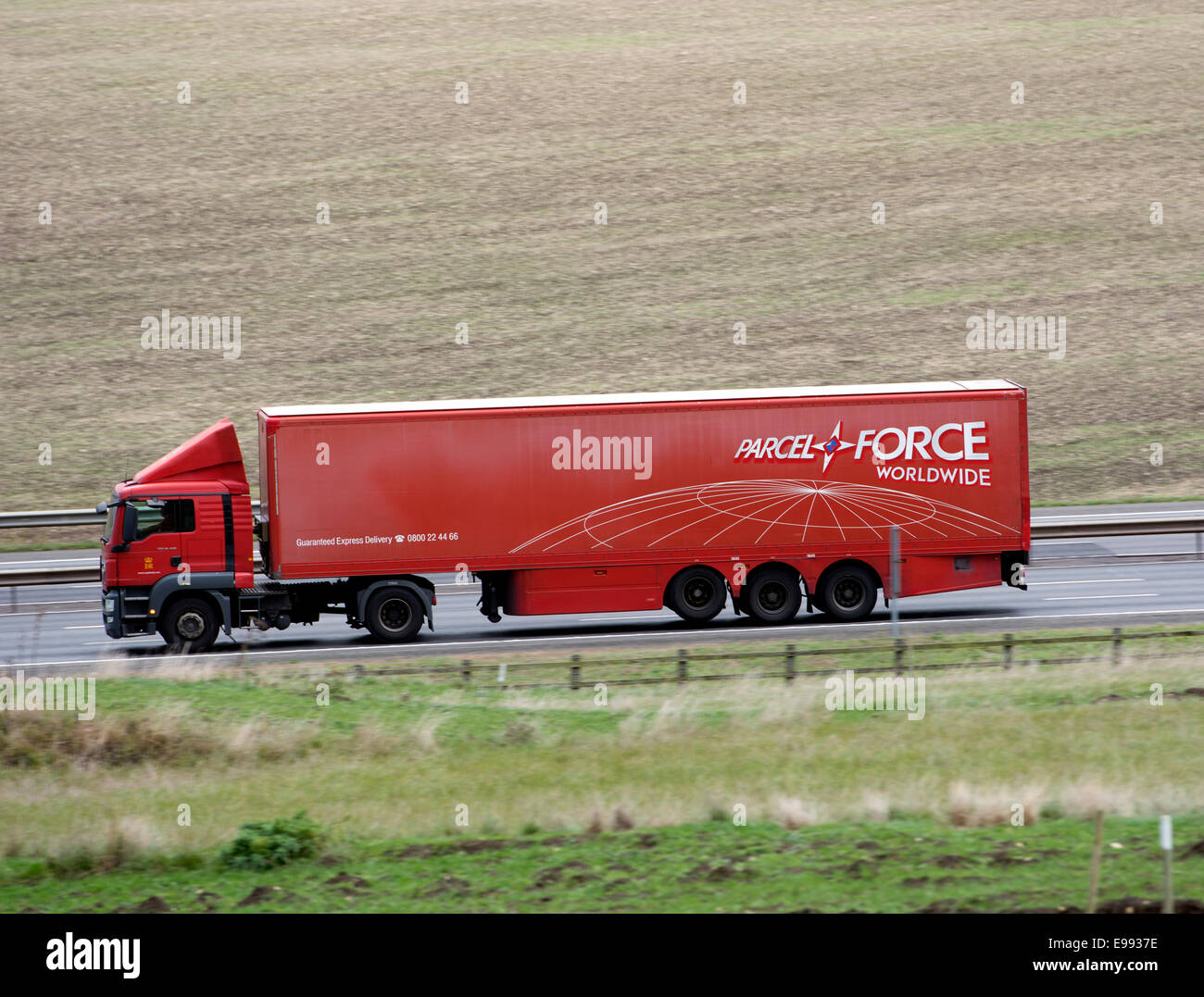 Parcel Force lorry on M40 motorway, Warwickshire, UK Stock Photo - Alamy