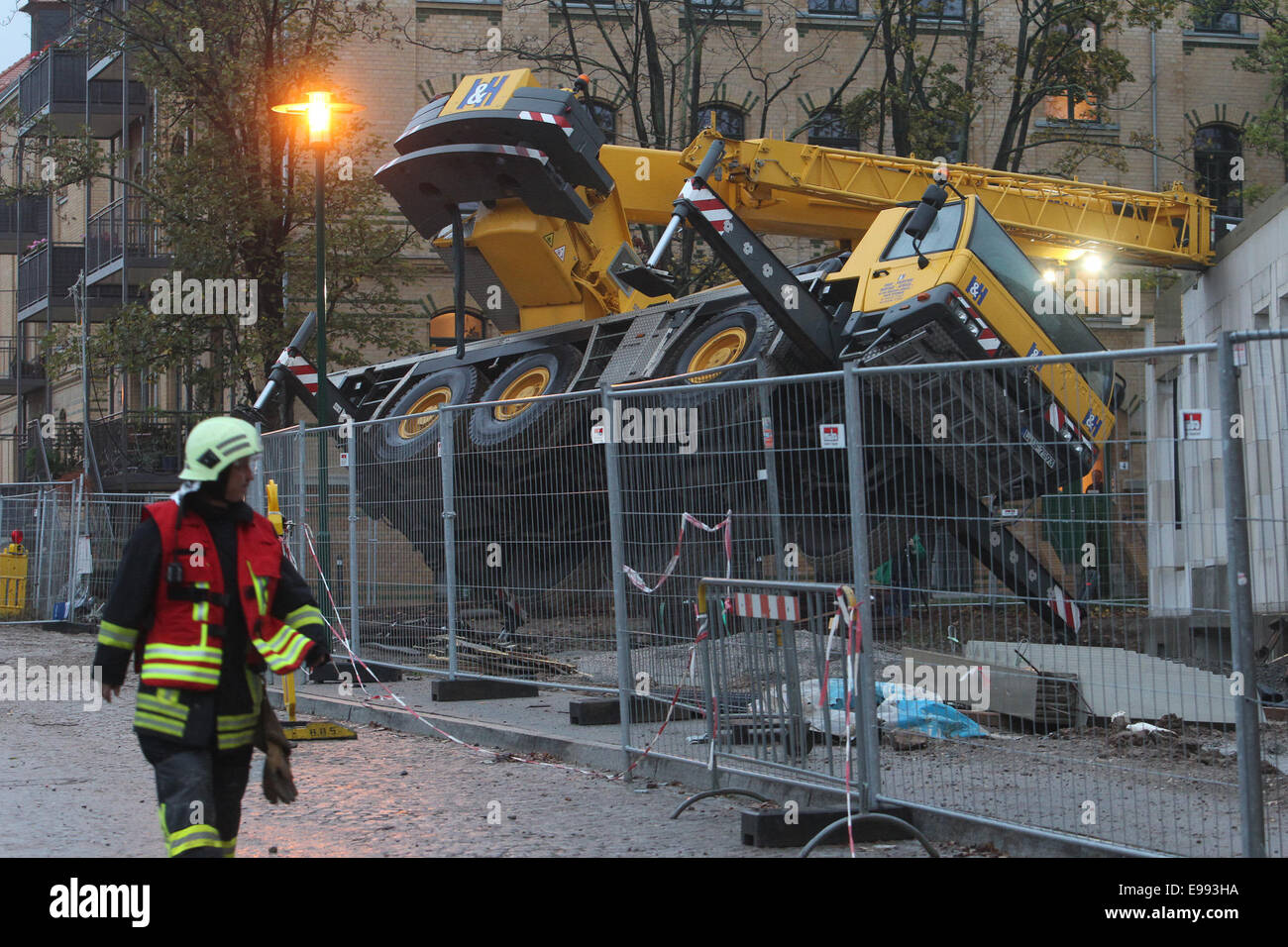 Tipped over crane hi-res stock photography and images - Alamy