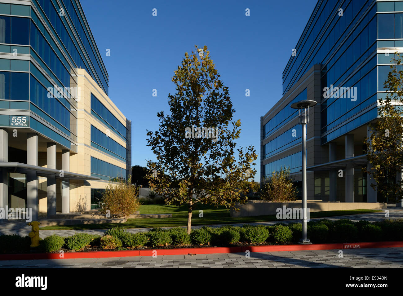 New linkedin headquarters mountain hi-res stock photography and images ...