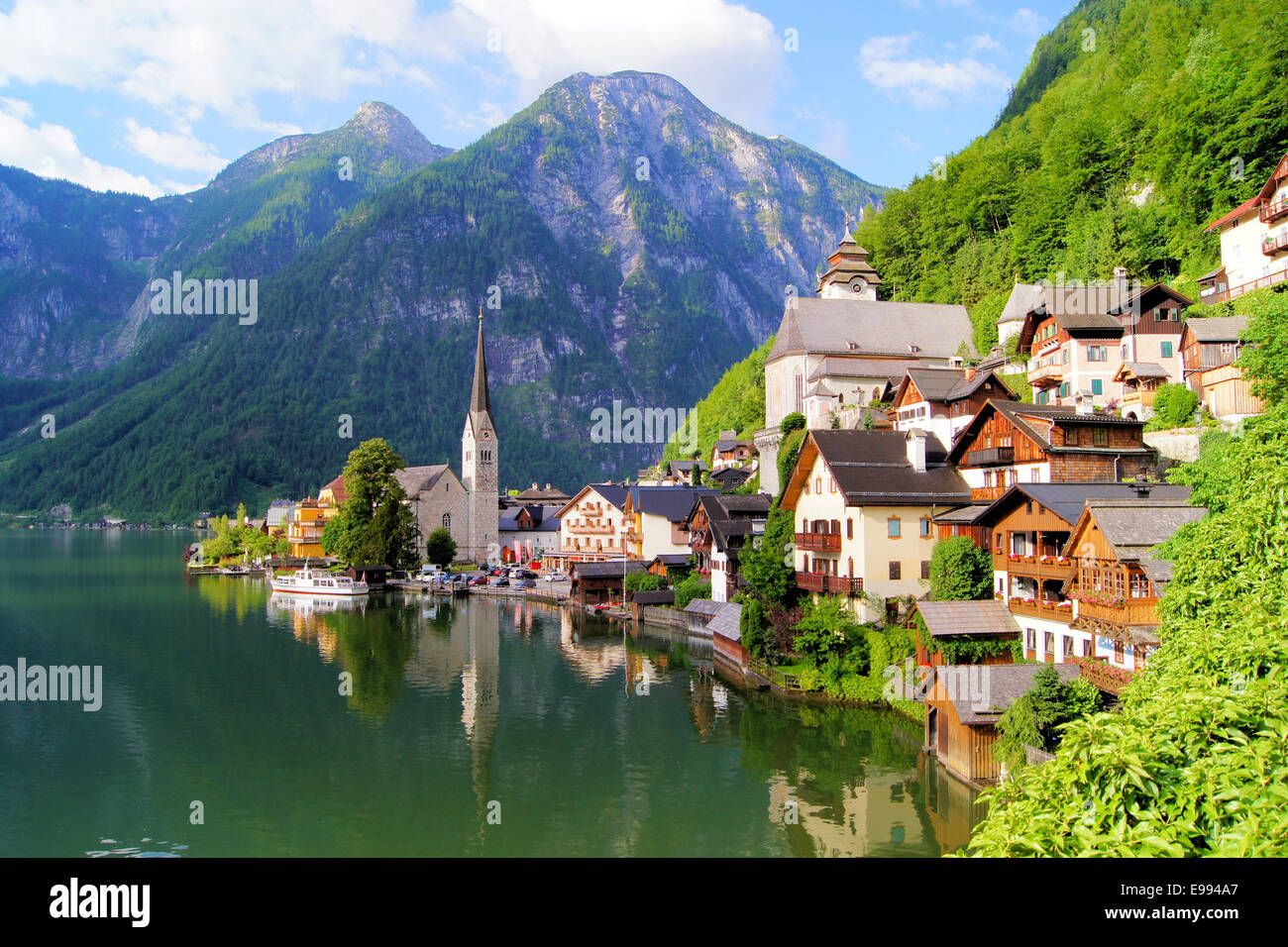 Famous lake side view of Hallstatt village with Alps behind, Austria ...