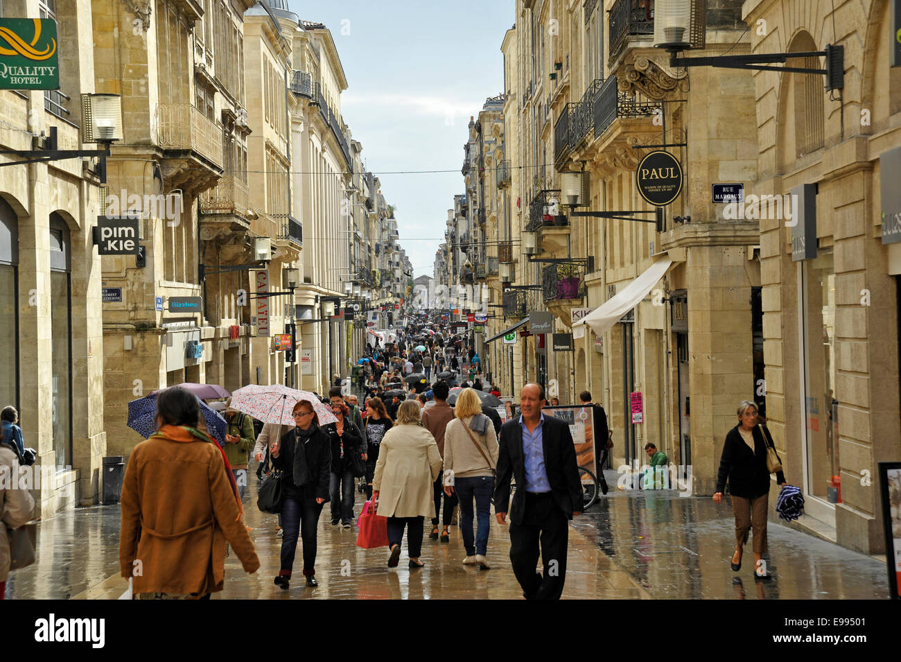 Shoppers france hi-res stock photography and images - Alamy