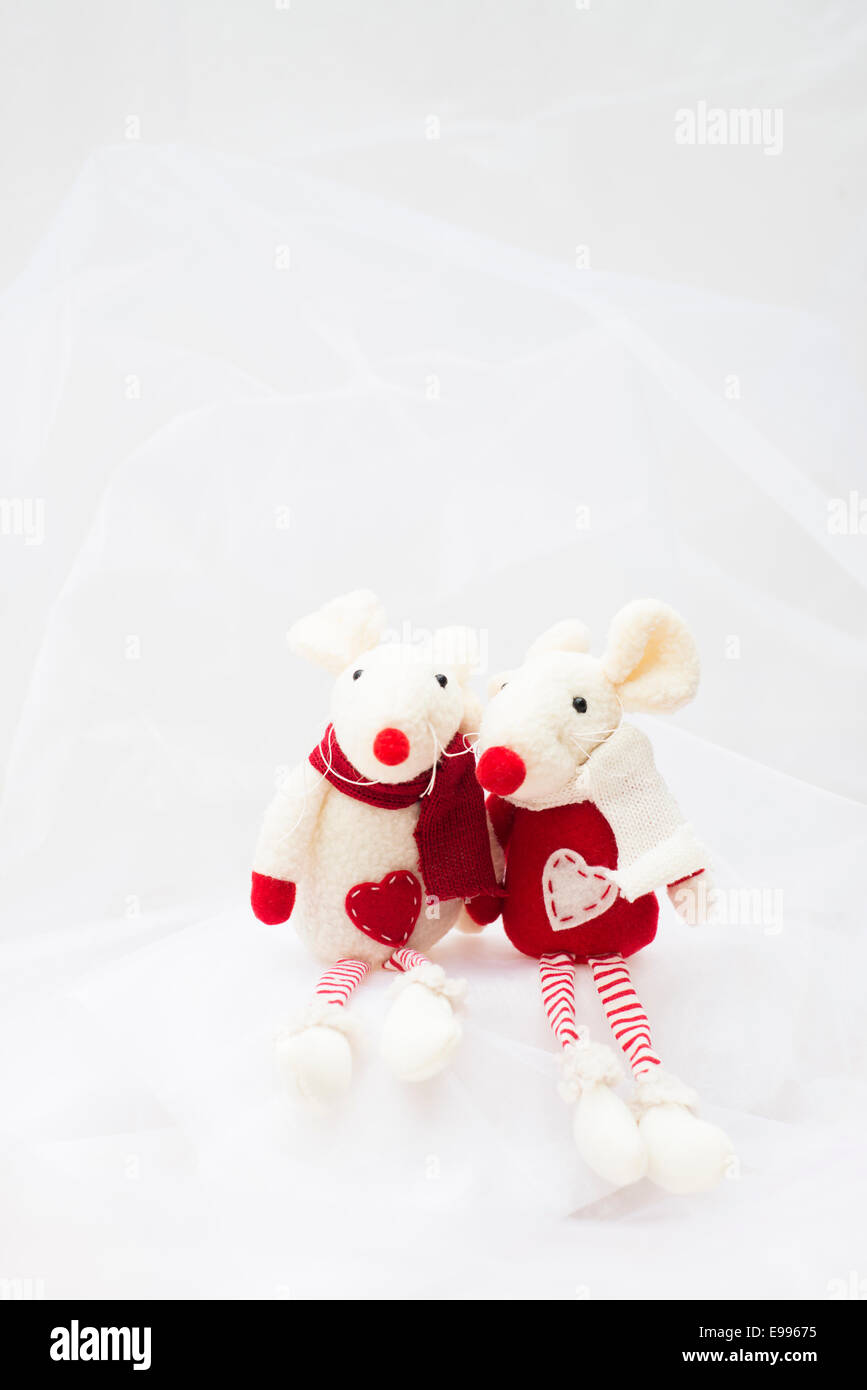 Cute couple cuddling hi-res stock photography and images - Alamy