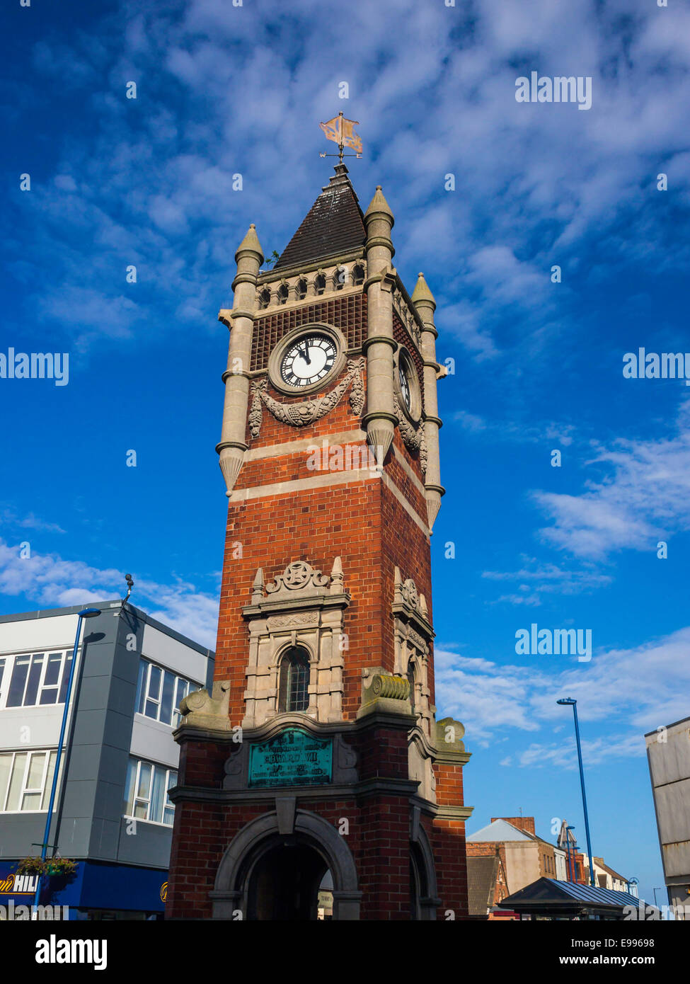 Grade 2 listed clock hi-res stock photography and images - Alamy