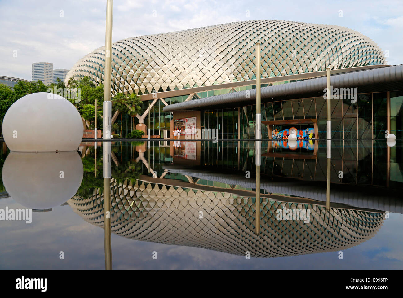 Esplanade - Theatres on the Bay, Singapore Stock Photo - Alamy