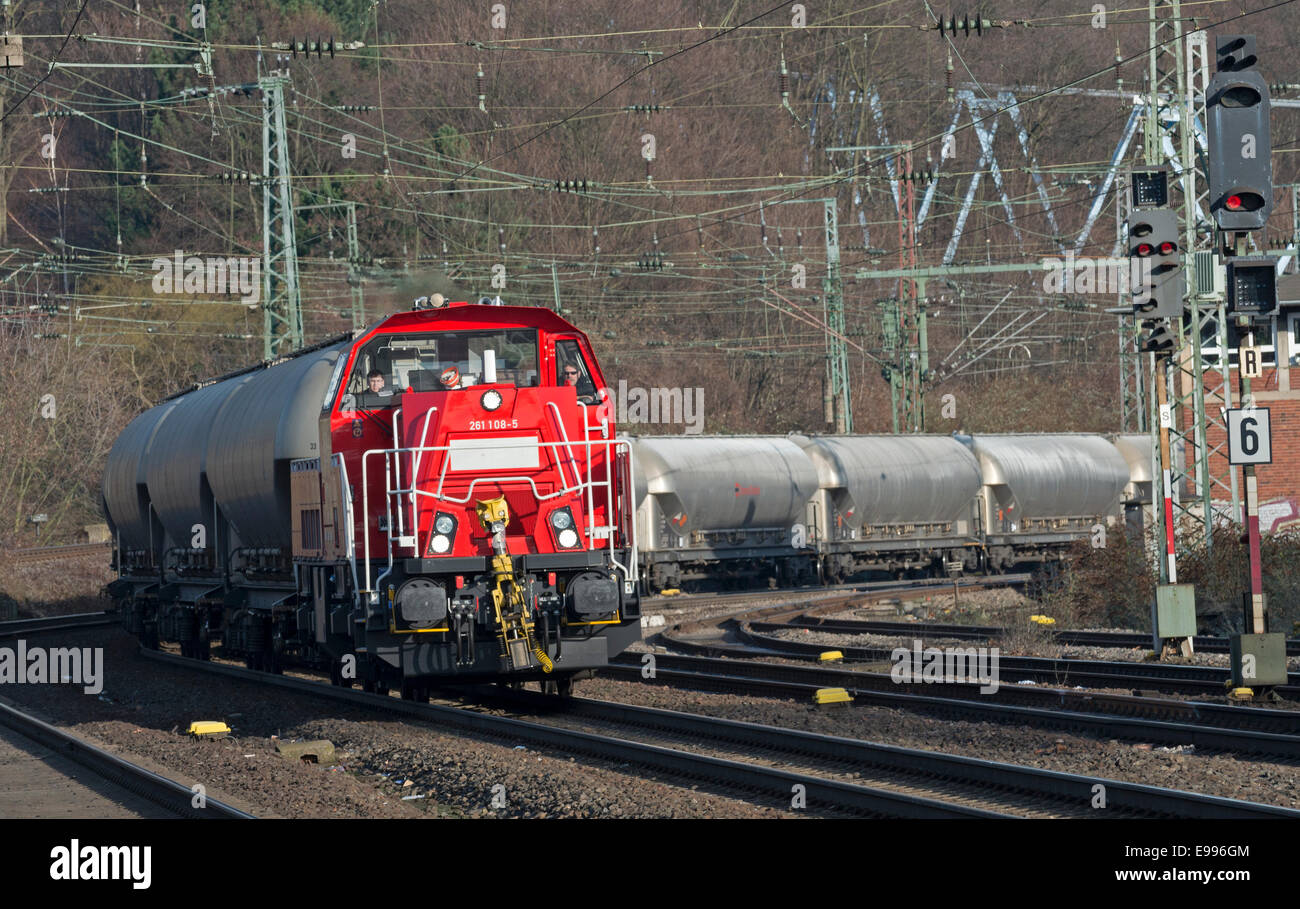 Diesel railway freight train west hi-res stock photography and images ...
