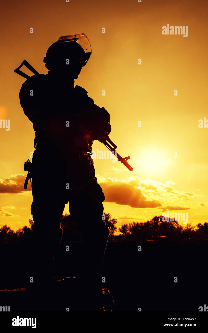 police officer with weapons Stock Photo - Alamy