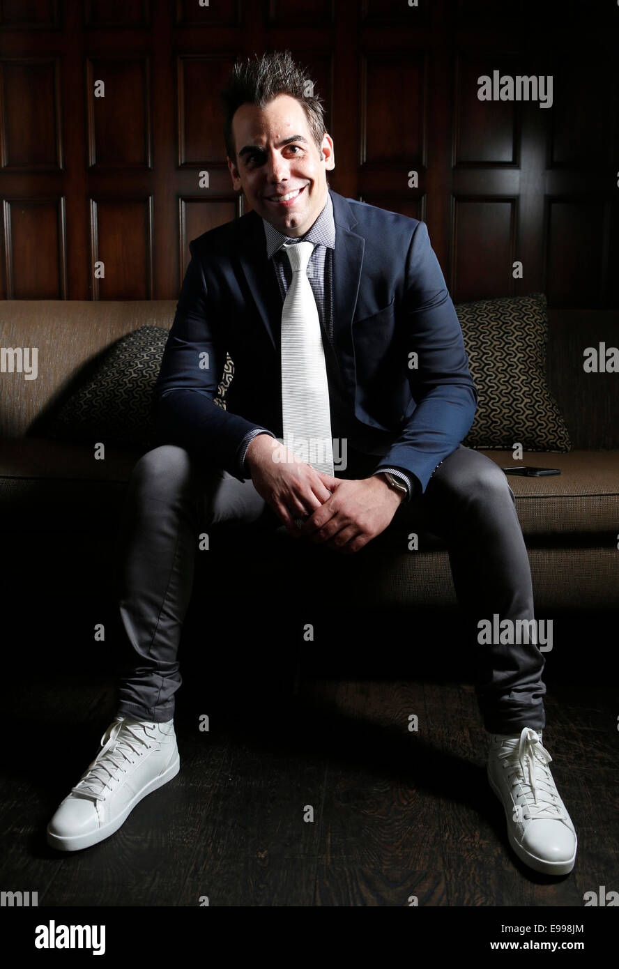 Thewrap hi-res stock photography and images - Alamy