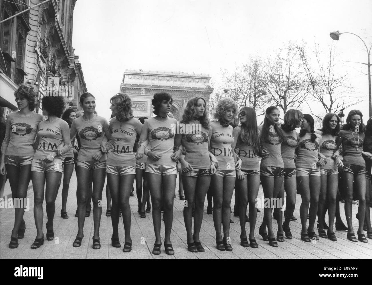 Paris, France. 24th Apr, 1971. Young models chosen by Worldwide hosiery ...
