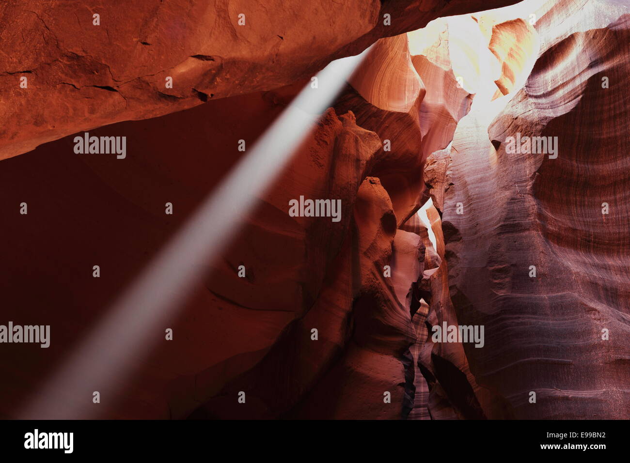 Light beam in glowing rock formations in Upper Antelope Canyon Stock ...