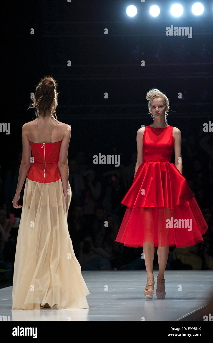 Moscow, Russia. 22nd Oct, 2014. Models at the catwalk during the ...