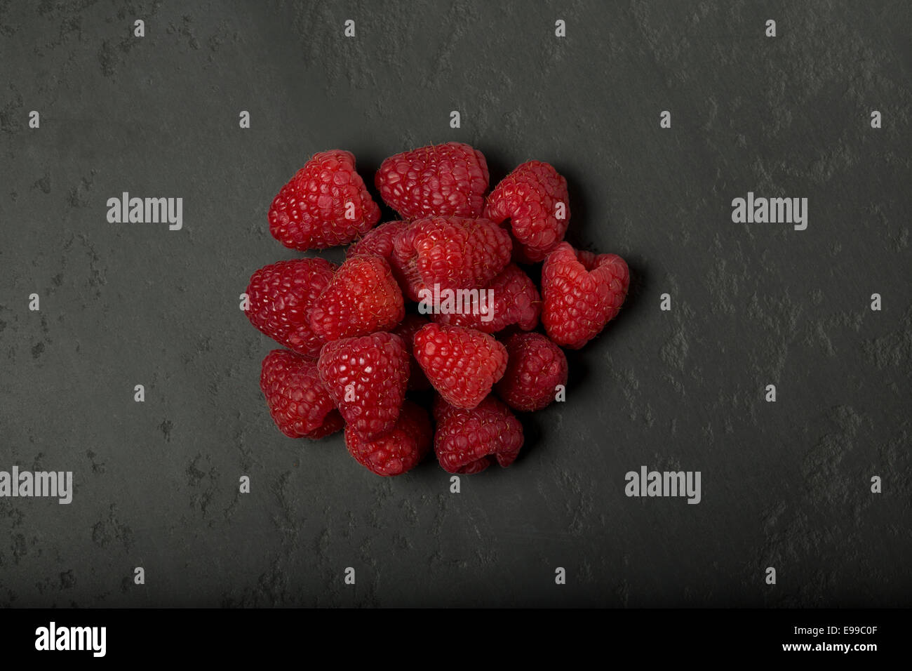 Raspberries pile hi-res stock photography and images - Alamy