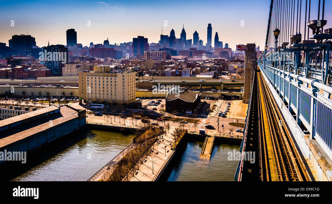 Delaware river bridge philadelphia skyline hi-res stock photography and ...