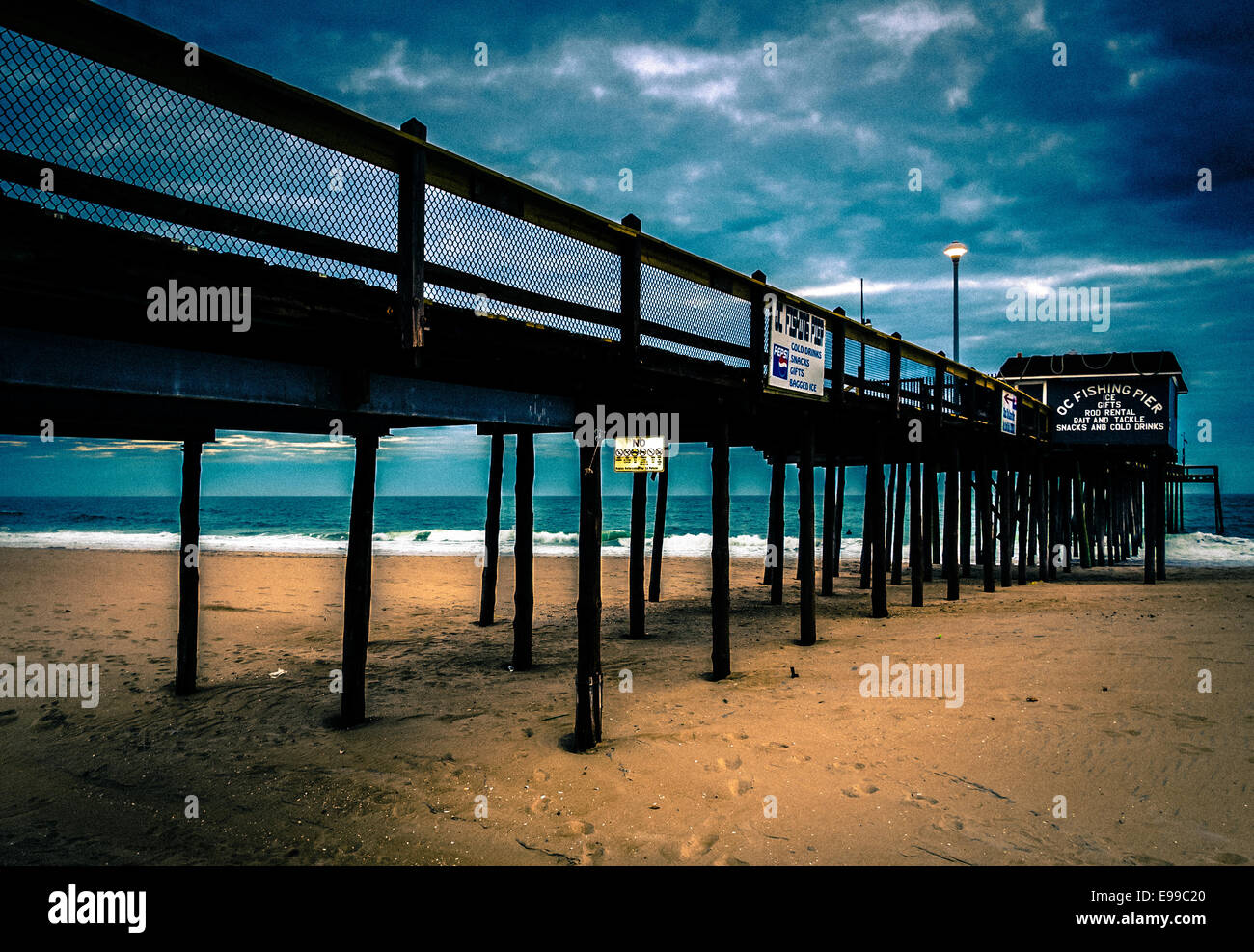 Pier on quiet beach hi-res stock photography and images - Alamy