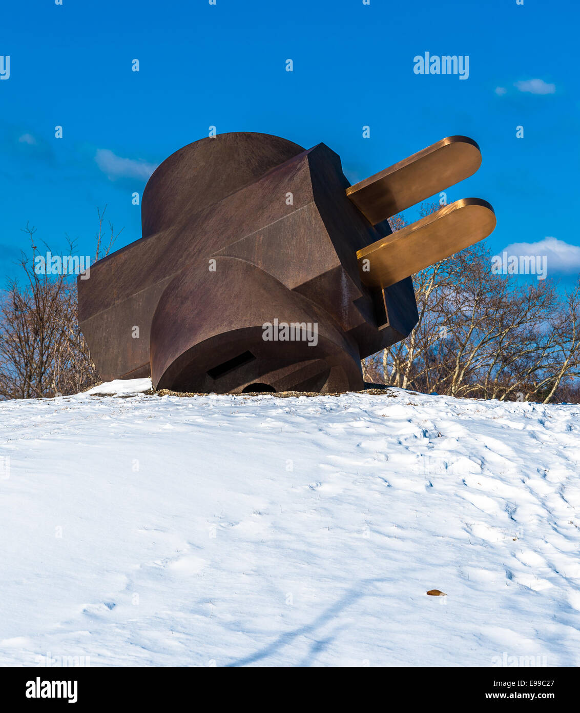The Giant Three-Way Plug in the snow, at the Philadelphia Museum of Art ...