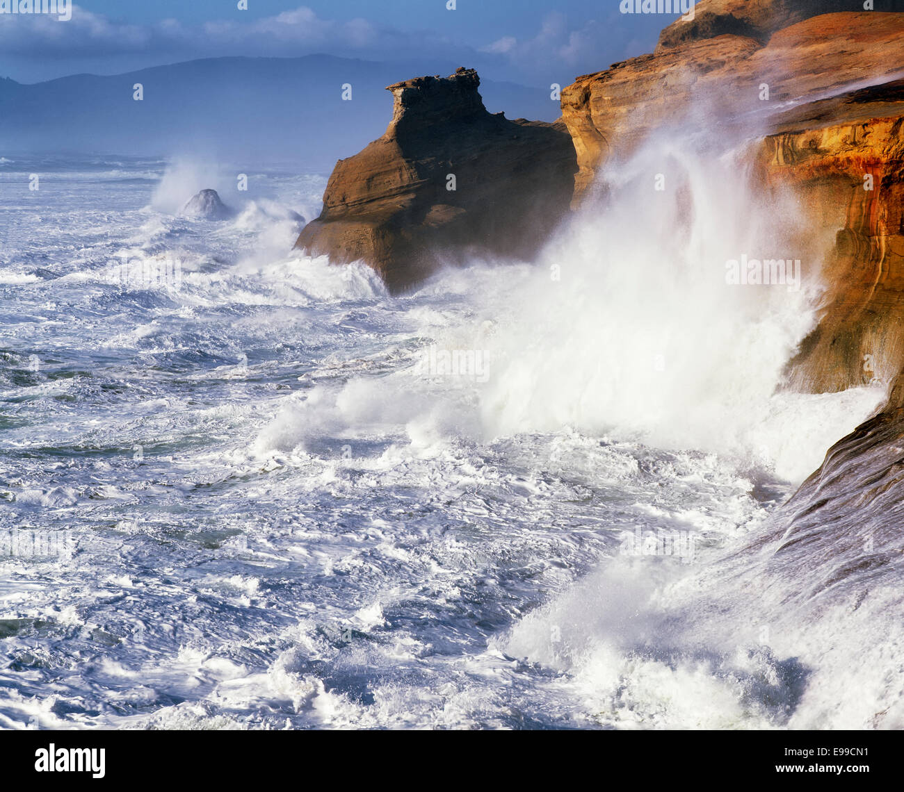 Cape kiwanda hi-res stock photography and images - Alamy