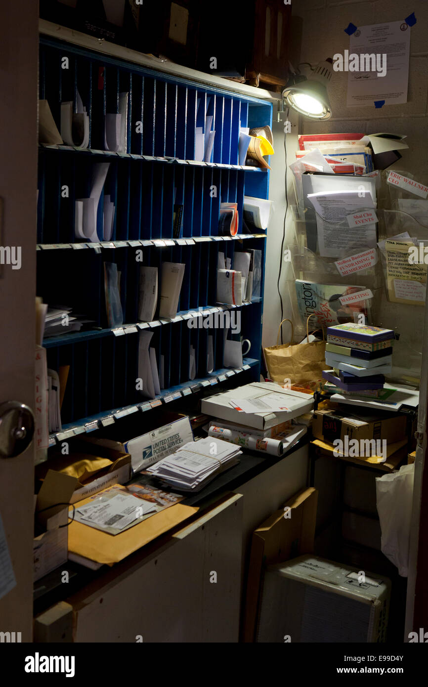 Mailroom hi-res stock photography and images - Alamy