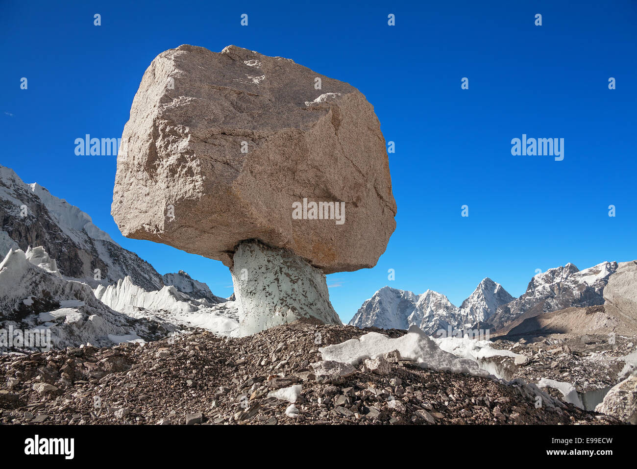 Rock fall on mount everest hi-res stock photography and images - Alamy