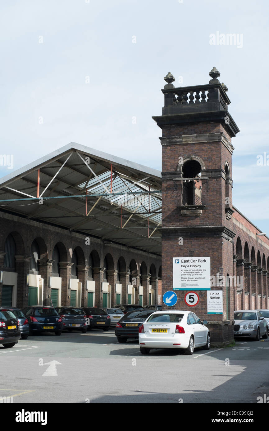 Chester railway station Stock Photo - Alamy
