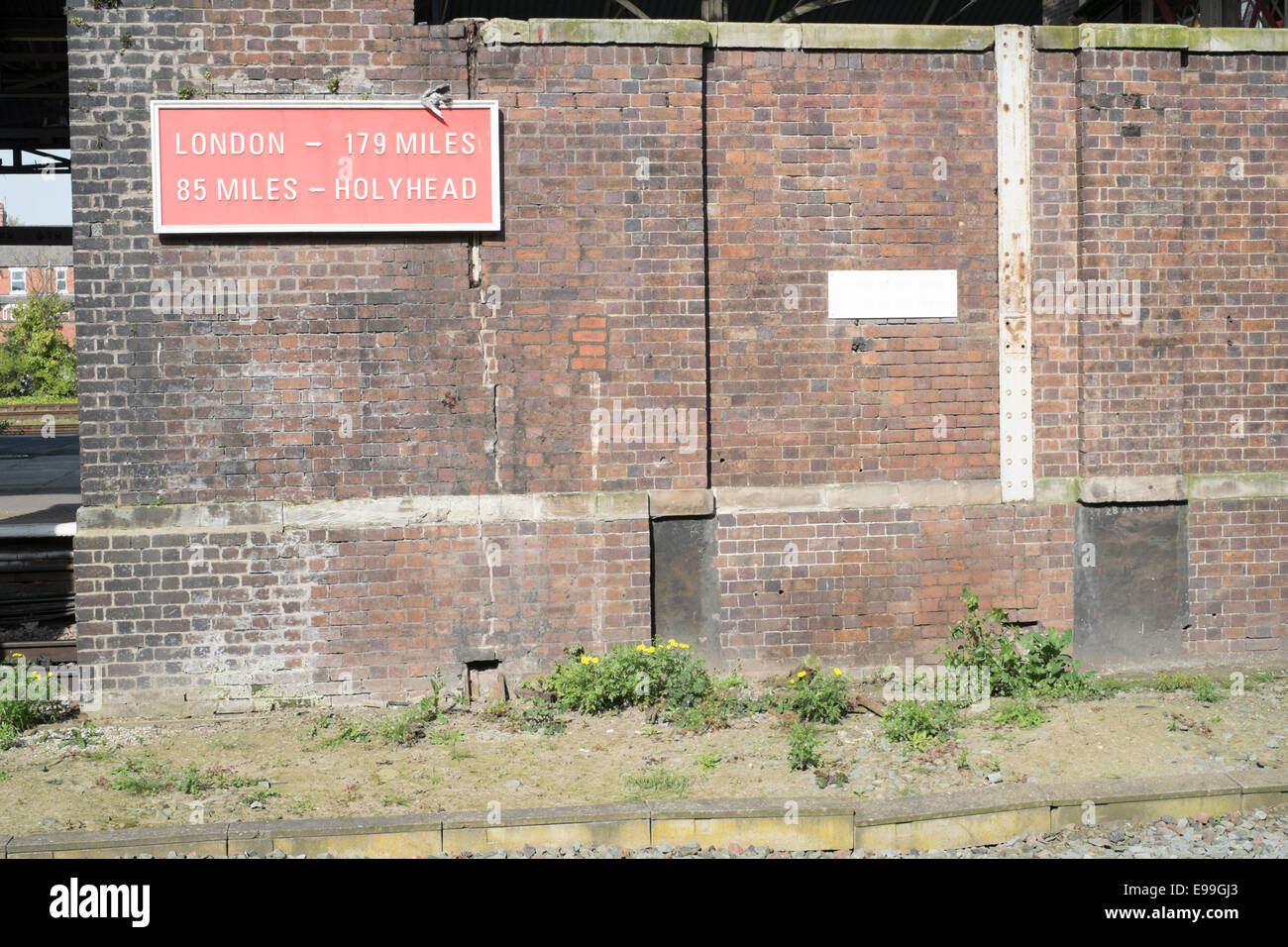 Chester railway station Stock Photo - Alamy