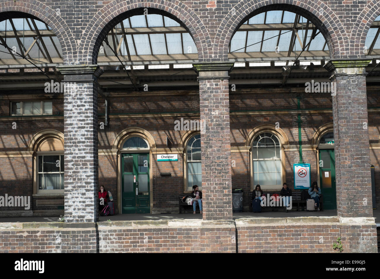 Chester railway station Stock Photo - Alamy