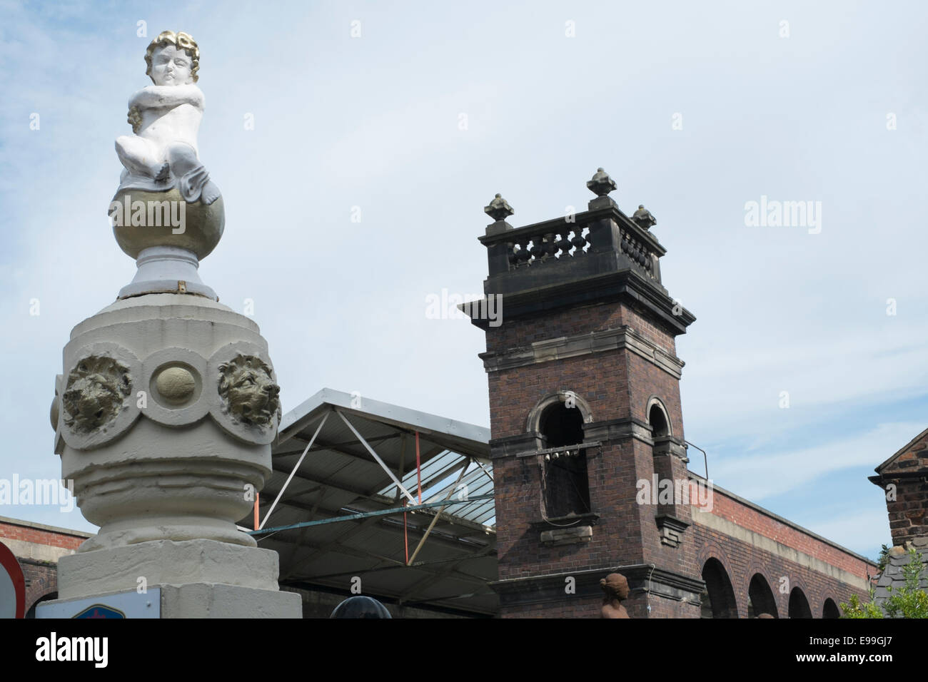 Chester railway station Stock Photo - Alamy