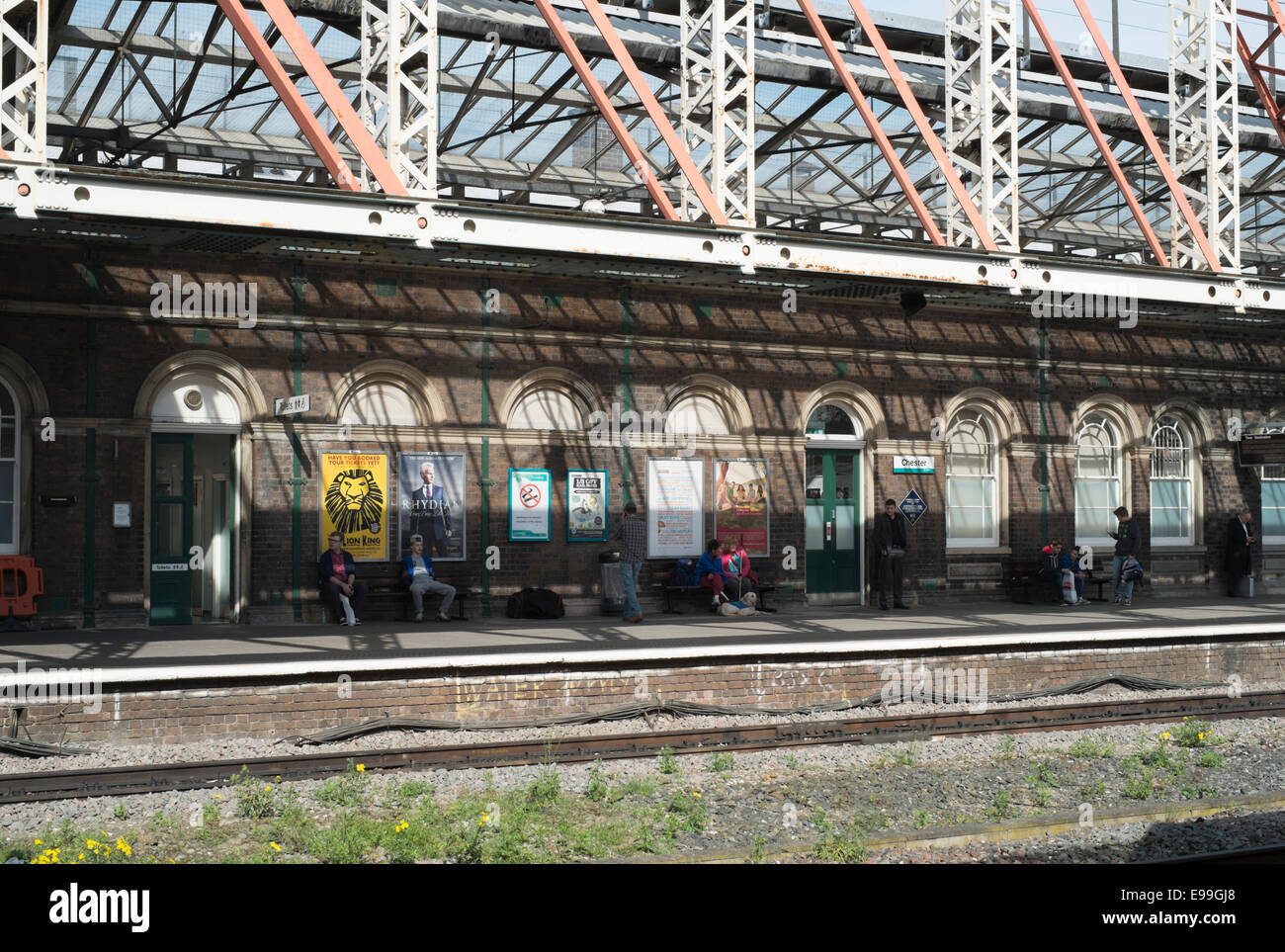 Chester railway station Stock Photo - Alamy