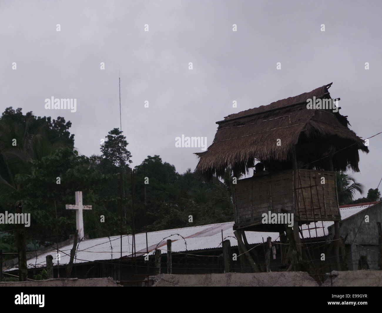 Sablayan, Philippines. 22nd October, 2014. Prisoners at Samblayan Penal ...