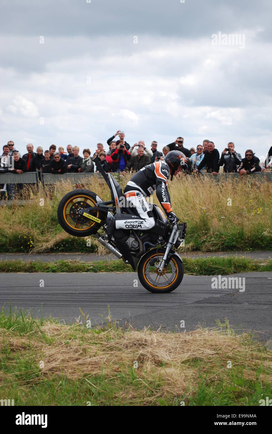 Stuntshow hi-res stock photography and images - Alamy