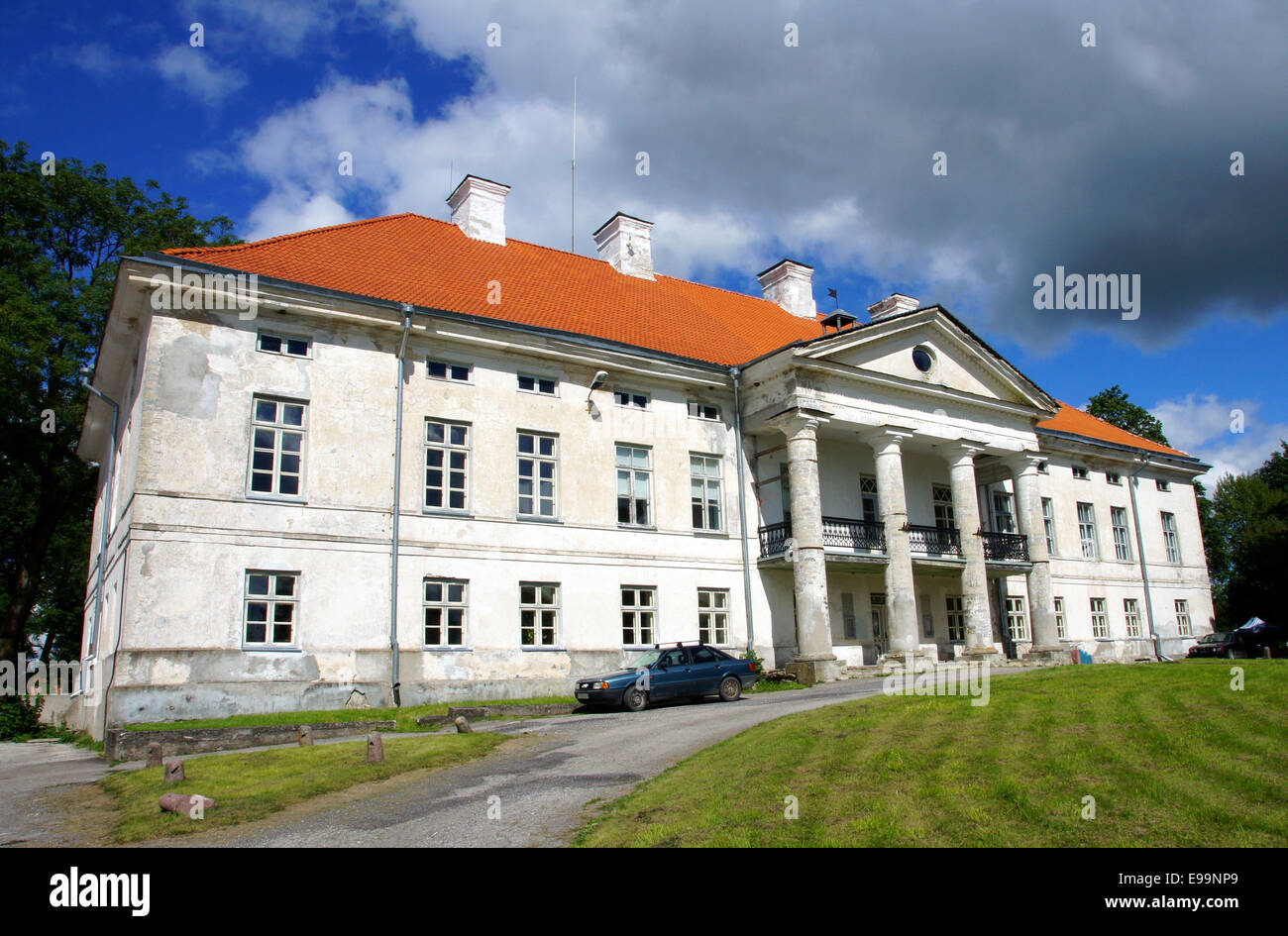 Blue grass manor hi-res stock photography and images - Alamy