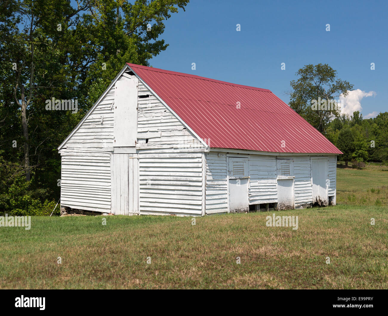 Stone house in field hi-res stock photography and images - Alamy