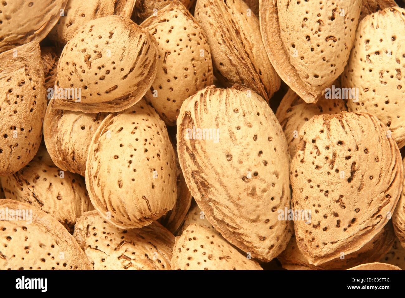 Almonds crop hi-res stock photography and images - Alamy