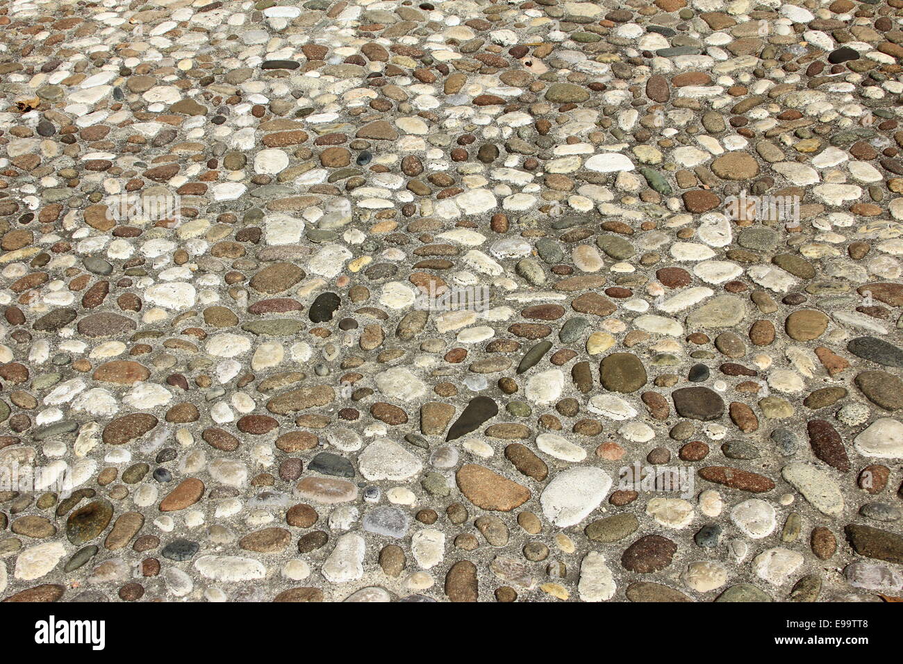 White pebbles pavement hi-res stock photography and images - Alamy
