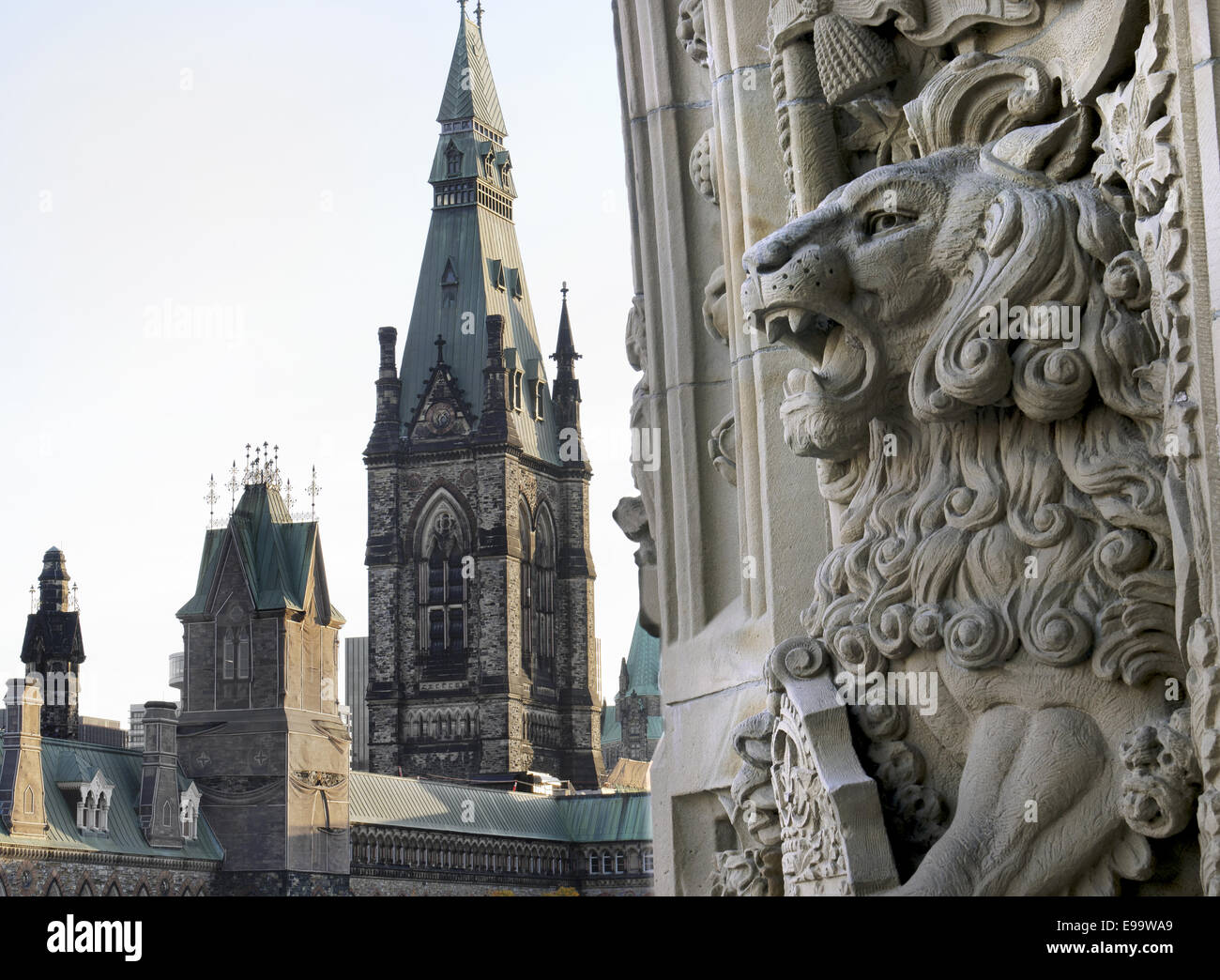 Lion gargoyle hi-res stock photography and images - Alamy