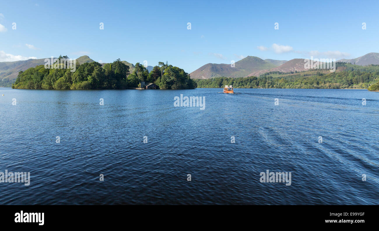 Lake district derwentwater boats hi-res stock photography and images ...