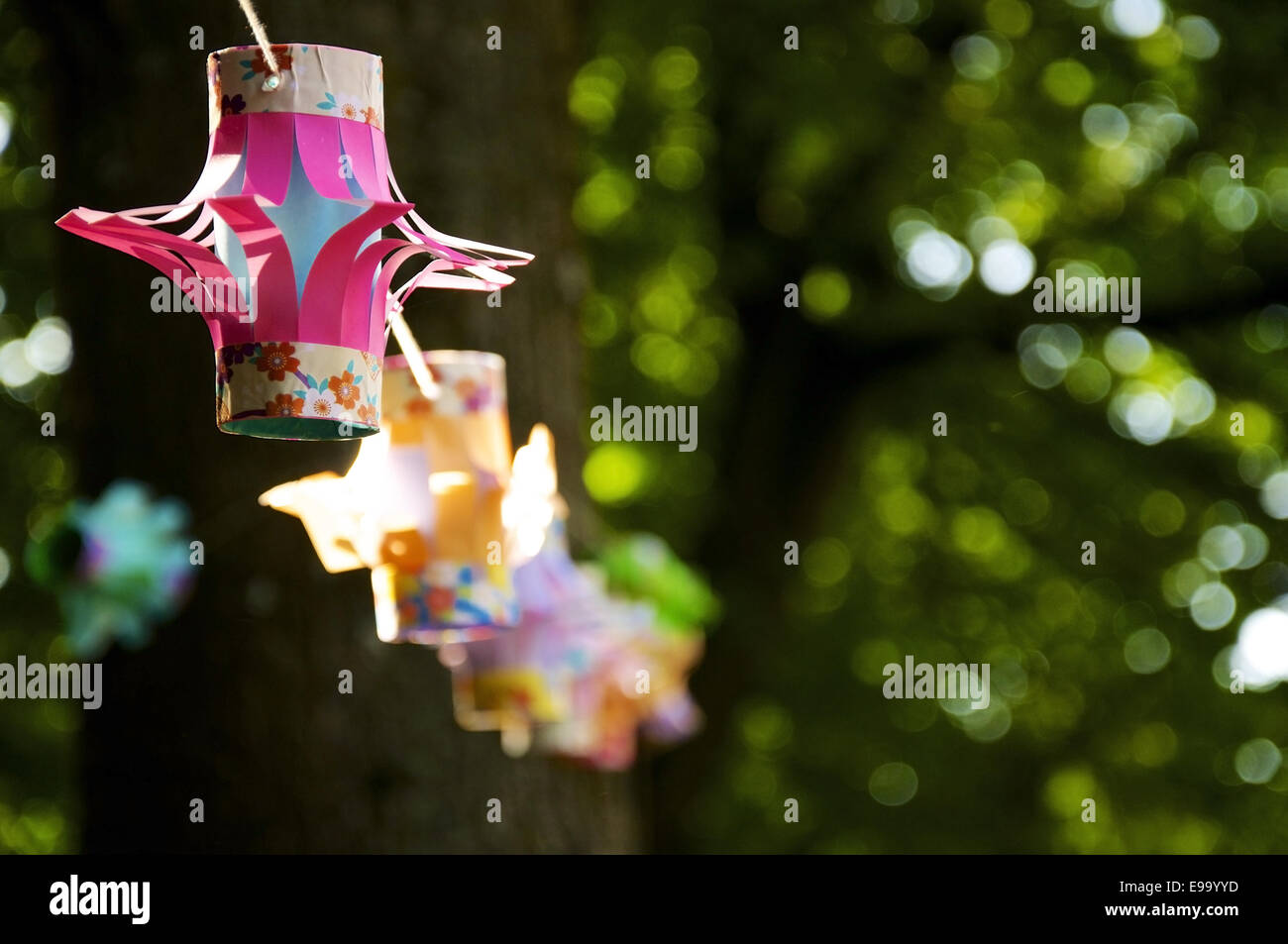 Festoon hanging hi-res stock photography and images - Alamy