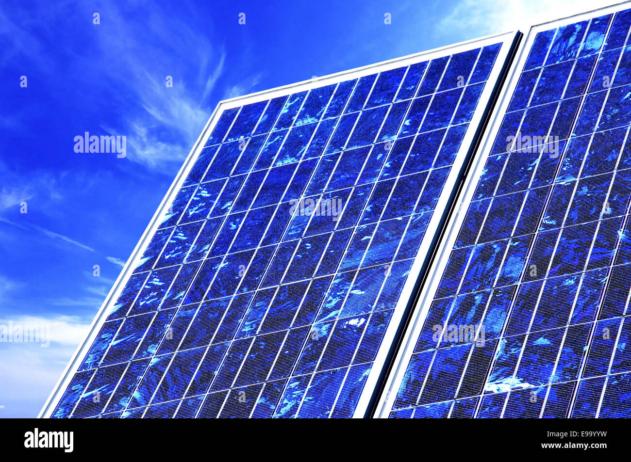 Solar panel unit hi-res stock photography and images - Alamy