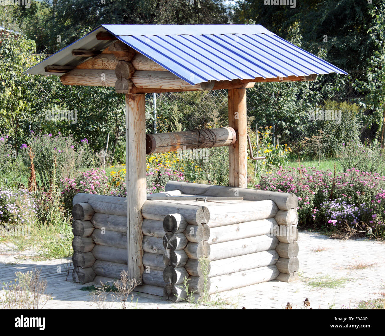 Old farmhouse well hi-res stock photography and images - Alamy