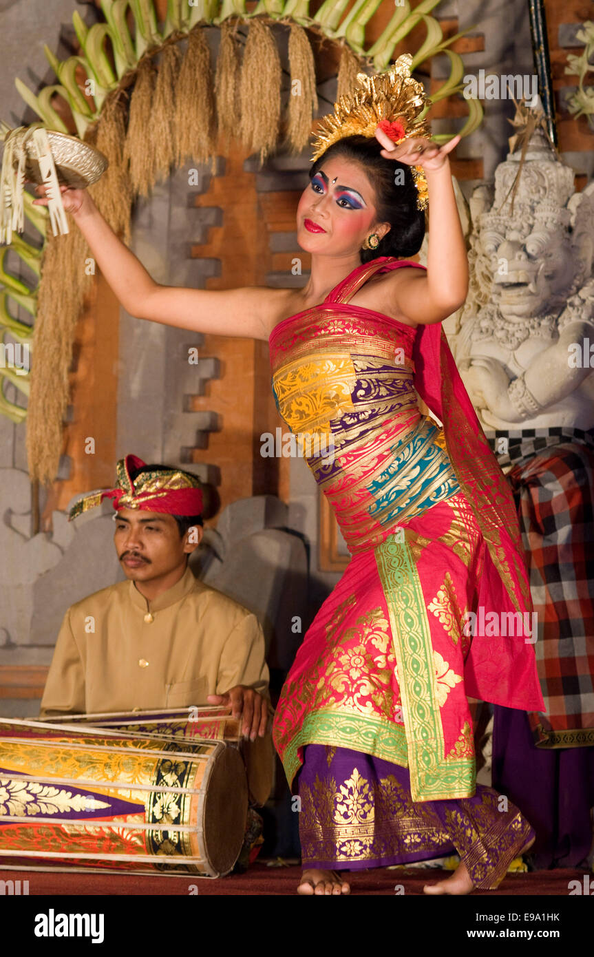 Legong dancers bali indonesia hi-res stock photography and images - Alamy
